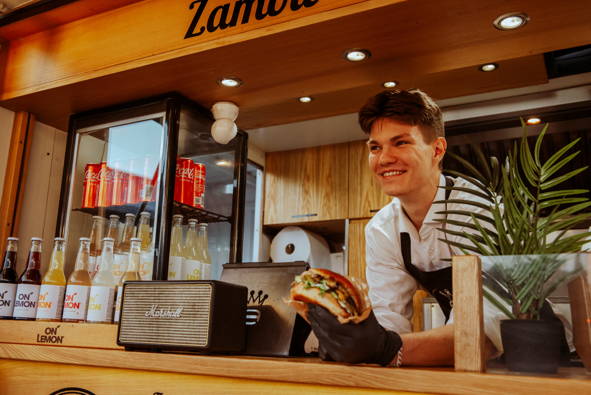 Food truck – co to jest i na jakie okazje się sprawdza? - KRÓLLESKI BURGER